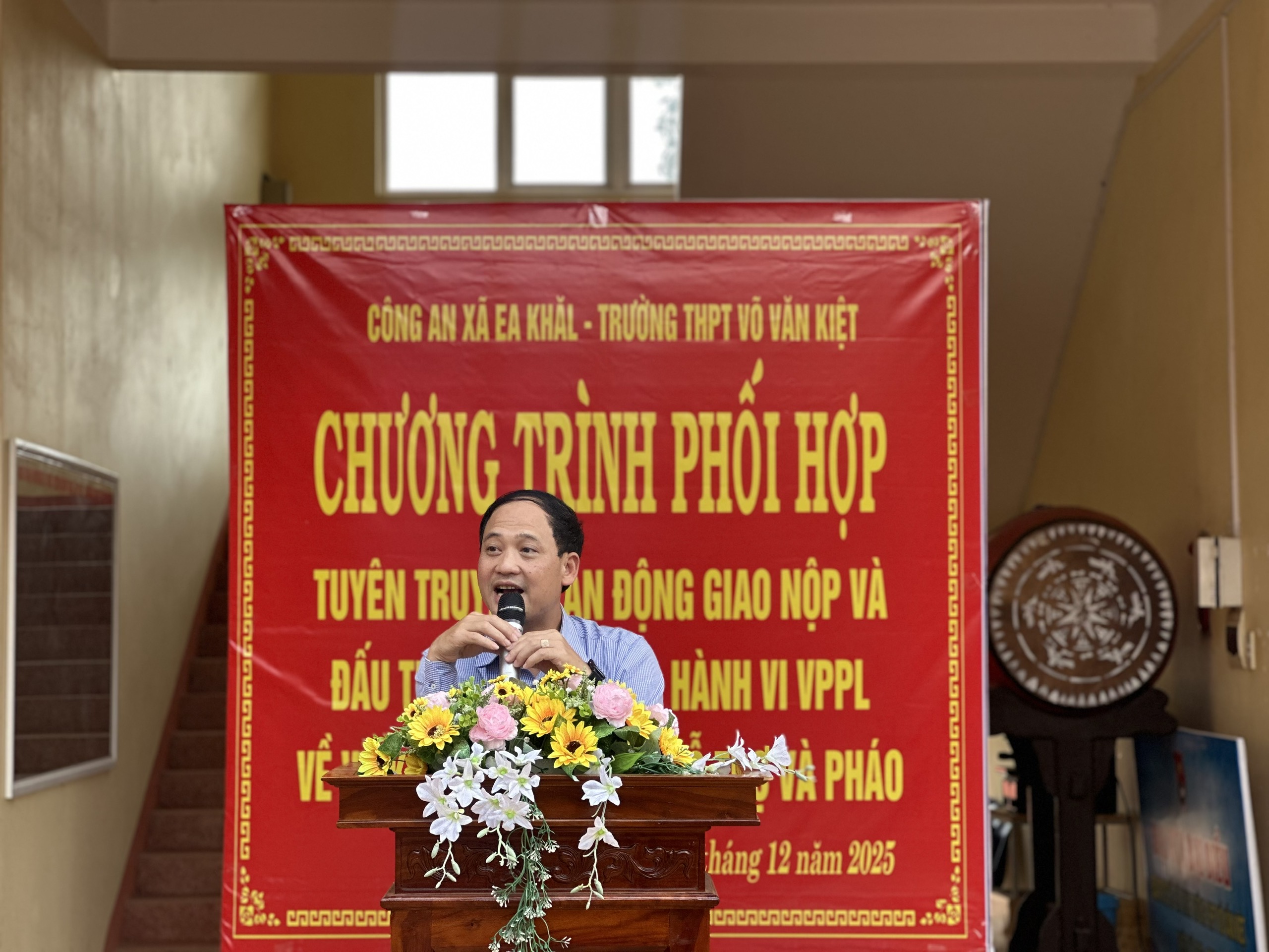 Trường THPT Võ Văn kiệt tổ chức tuyên truyền xử lí vi phạm pháp luật về ...